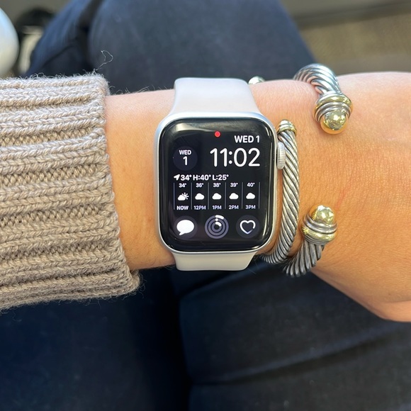 Apple | Jewelry | Apple Watch Se 4 Mm | Poshmark